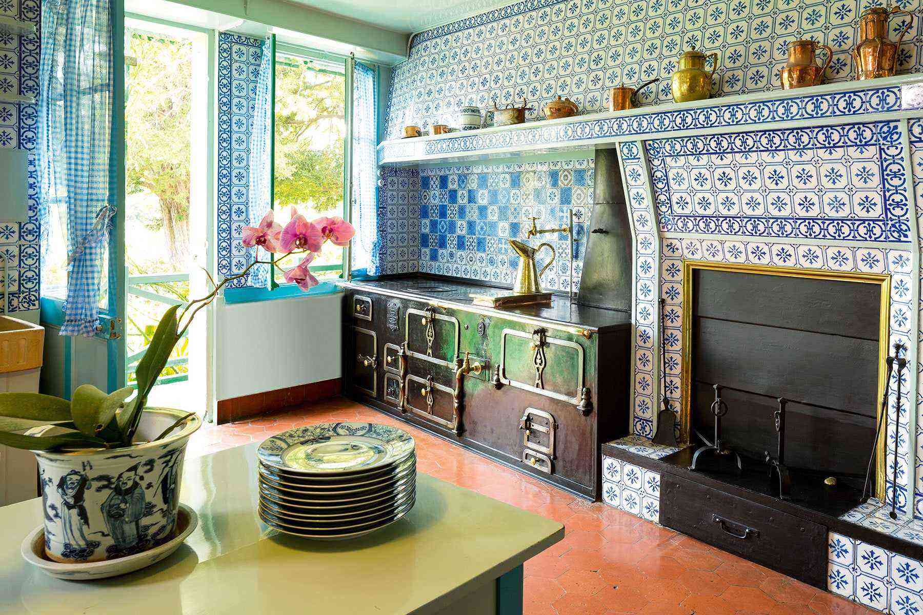 Get an Eyeful at the Fanciful Residences of Famous Artists – Fodors ...