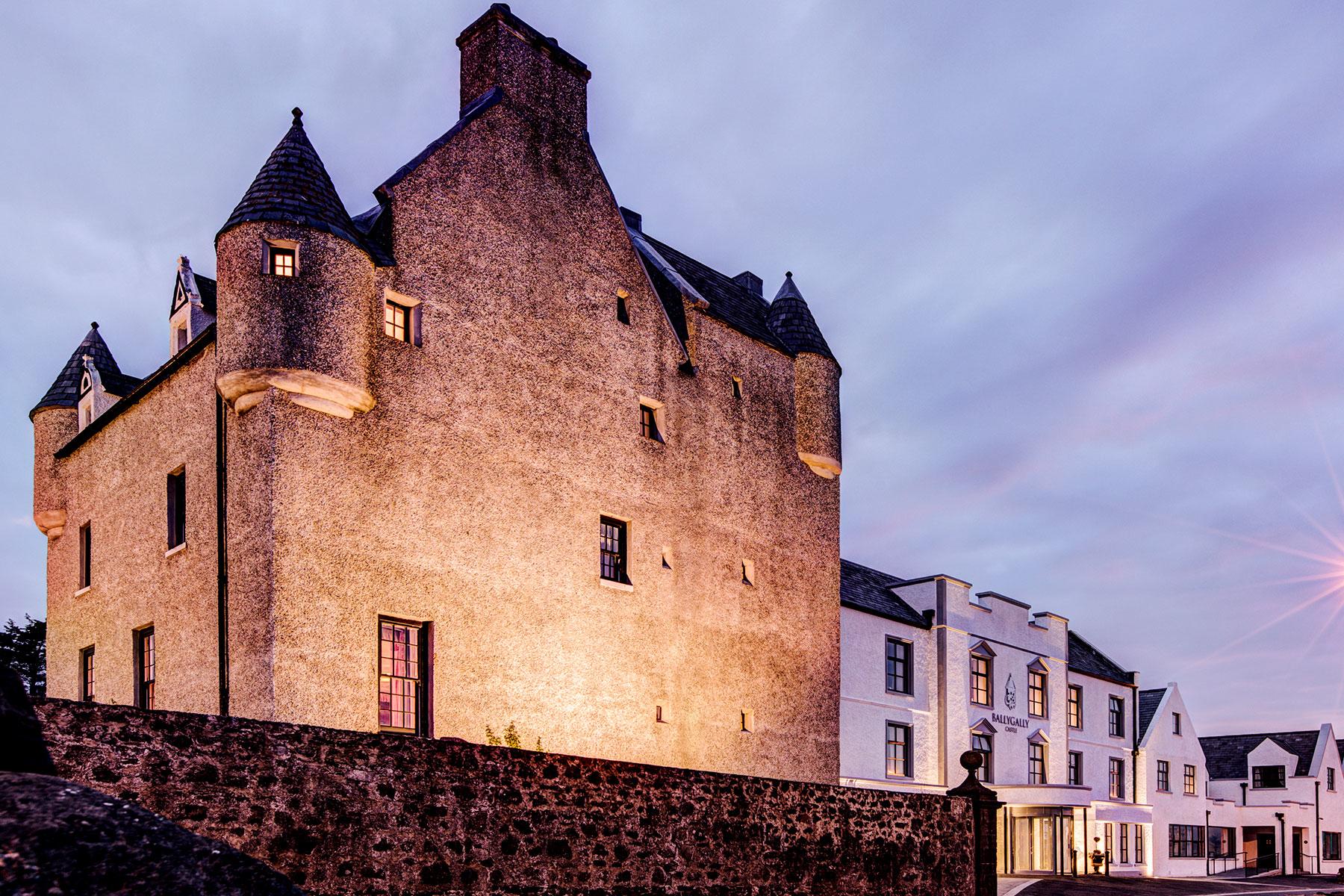 15 Hotels Haunted by Ghosts