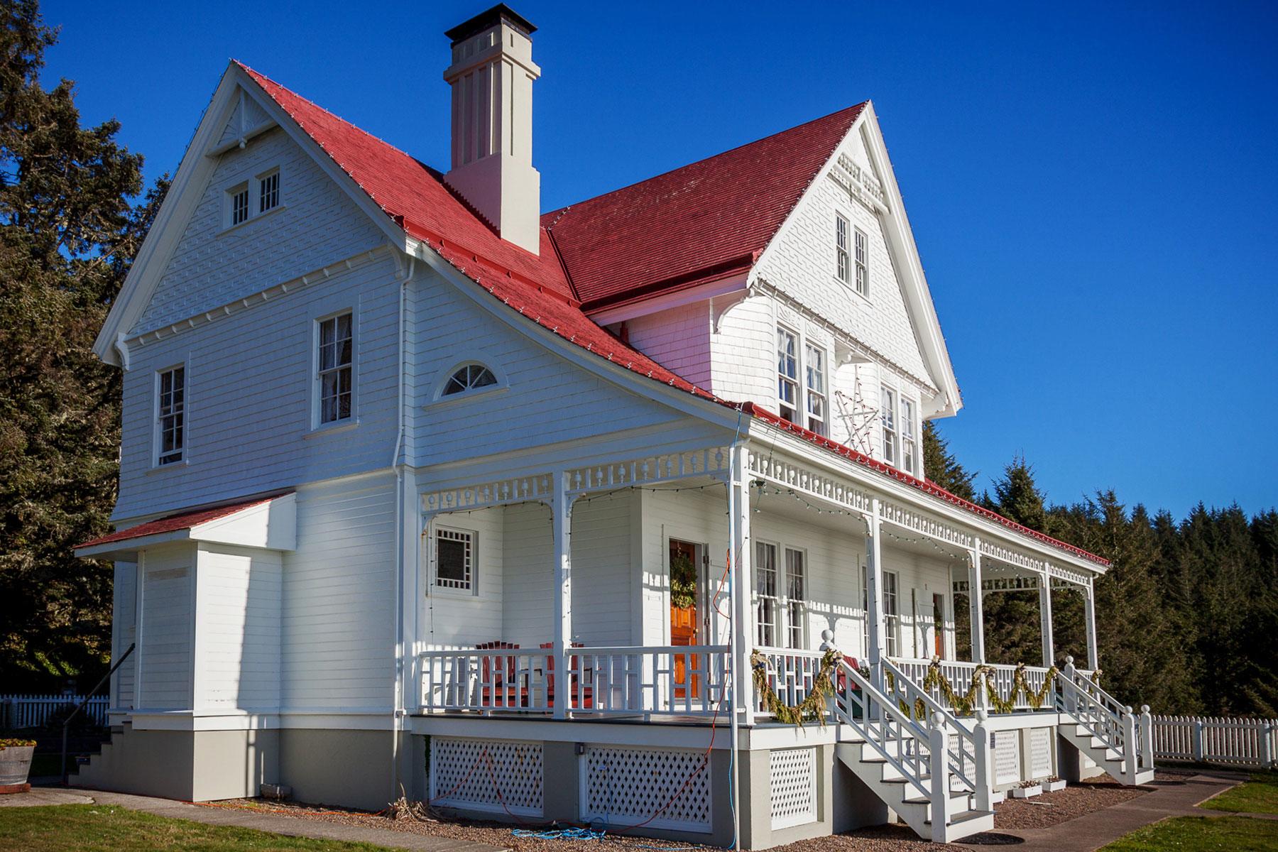 15 Hotels Haunted by Ghosts