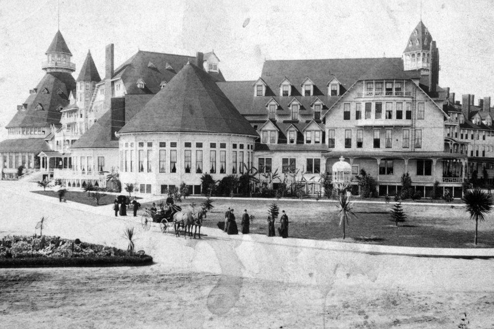 15 Hotels Haunted by Ghosts