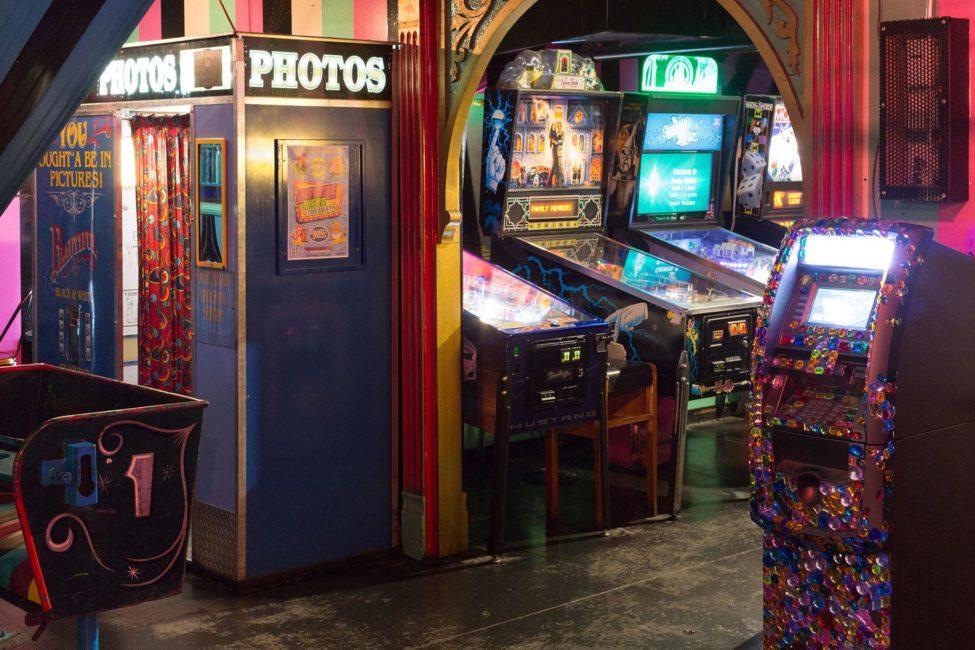 12 Sci-Fi and Fantasy Themed Bars