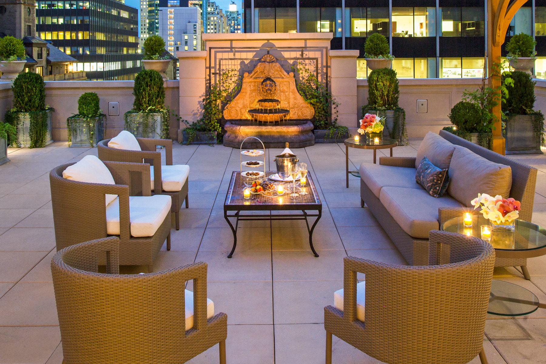 Have a Holiday Cocktail at These 10 Cozy Hotel Bars – Fodors Travel Guide