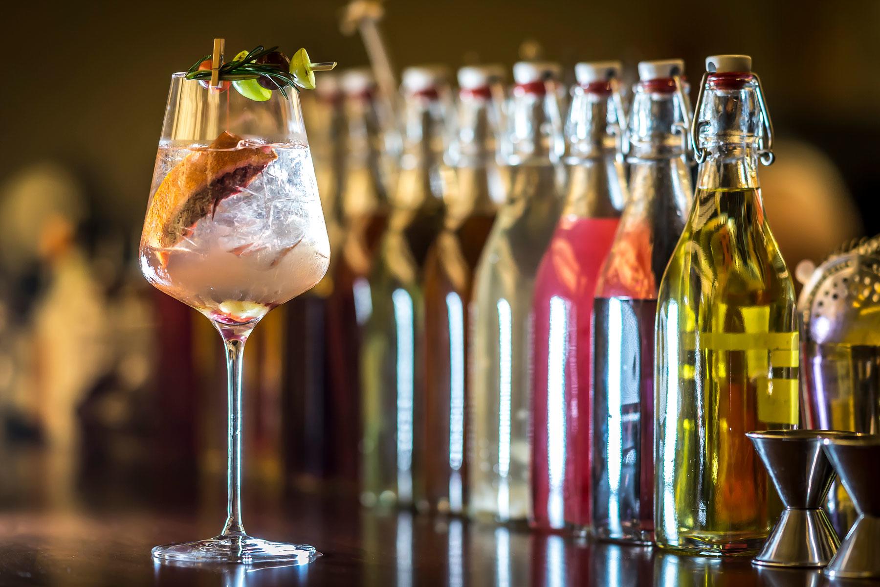 Have a Holiday Cocktail at These 10 Cozy Hotel Bars – Fodors Travel Guide