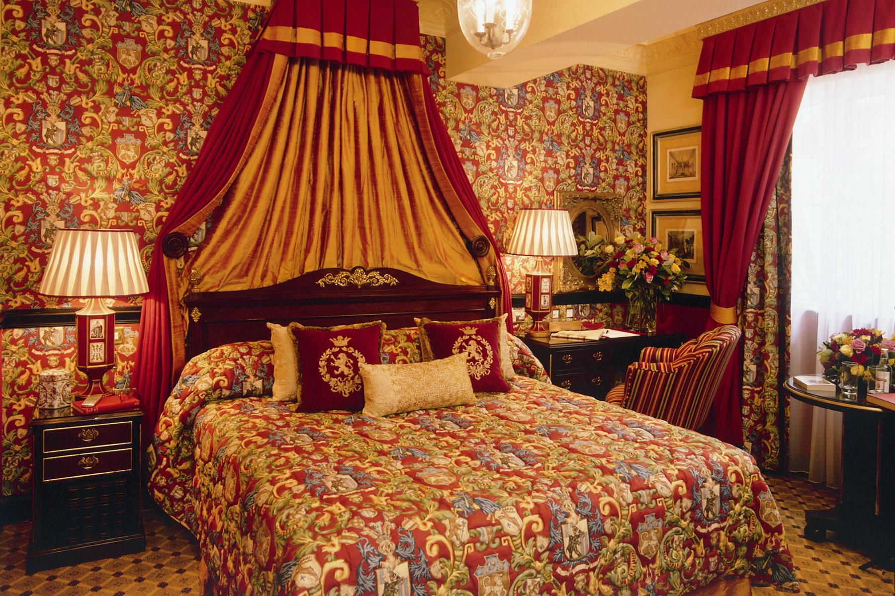 13 Best Luxury Hotels in England that Really Give the Royal Treatment