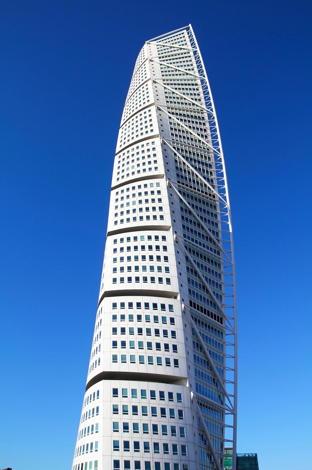 What to Do at 10 of the World's Tallest Buildings