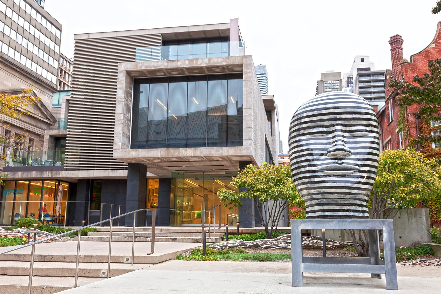 Best Museums and Restaurants in Toronto