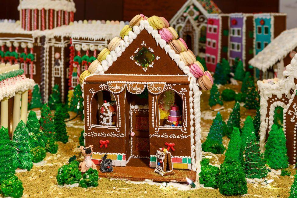 10 Beautiful Gingerbread Houses