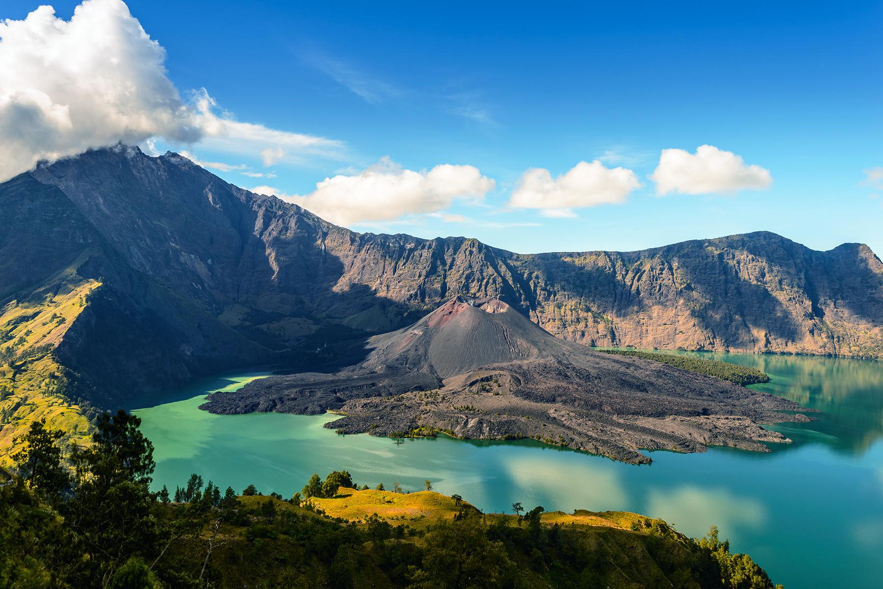 Hiking Guide the Volcano Mt. Rinjani in Indonesia