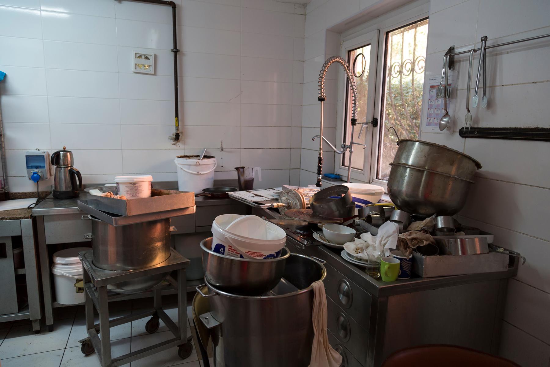 A Restaurant Workers’ Guide to Restaurant Warning Signs