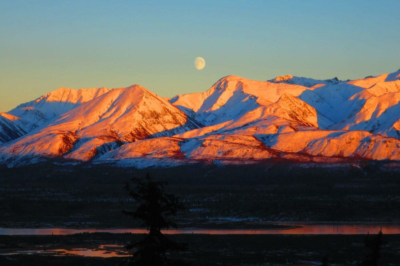 You Should Visit Alaska in the Summer Because of the Extra Daytime