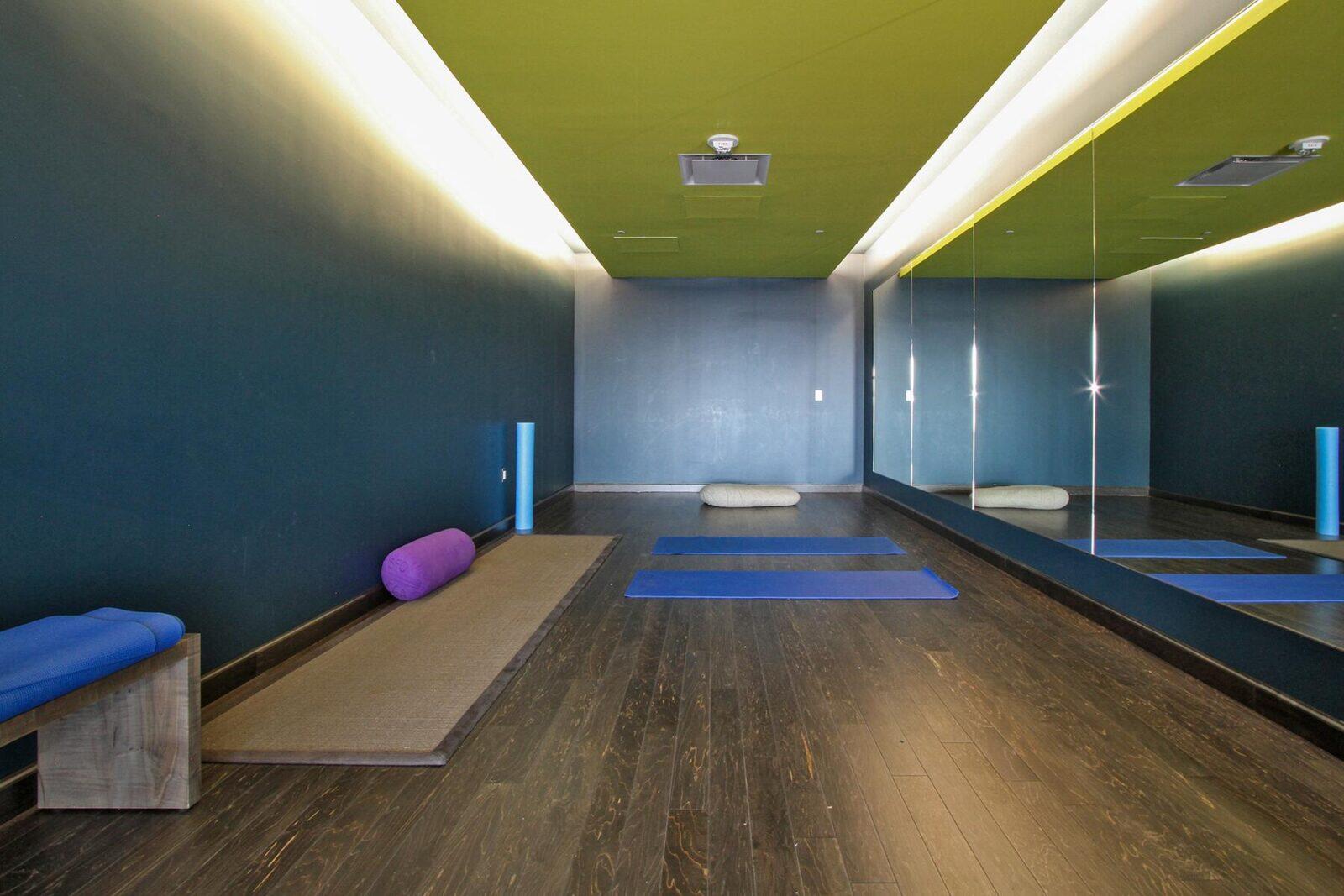 Work Out at These Airport Gyms, Fitness Facilities, and Yoga Studios