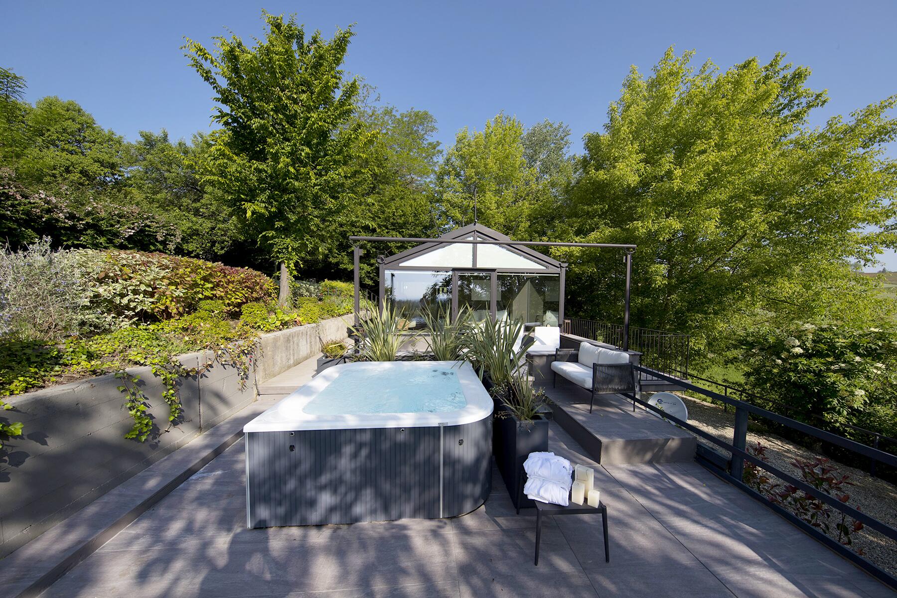 Spectacular, Instagrammable Glass Hotels Around the World