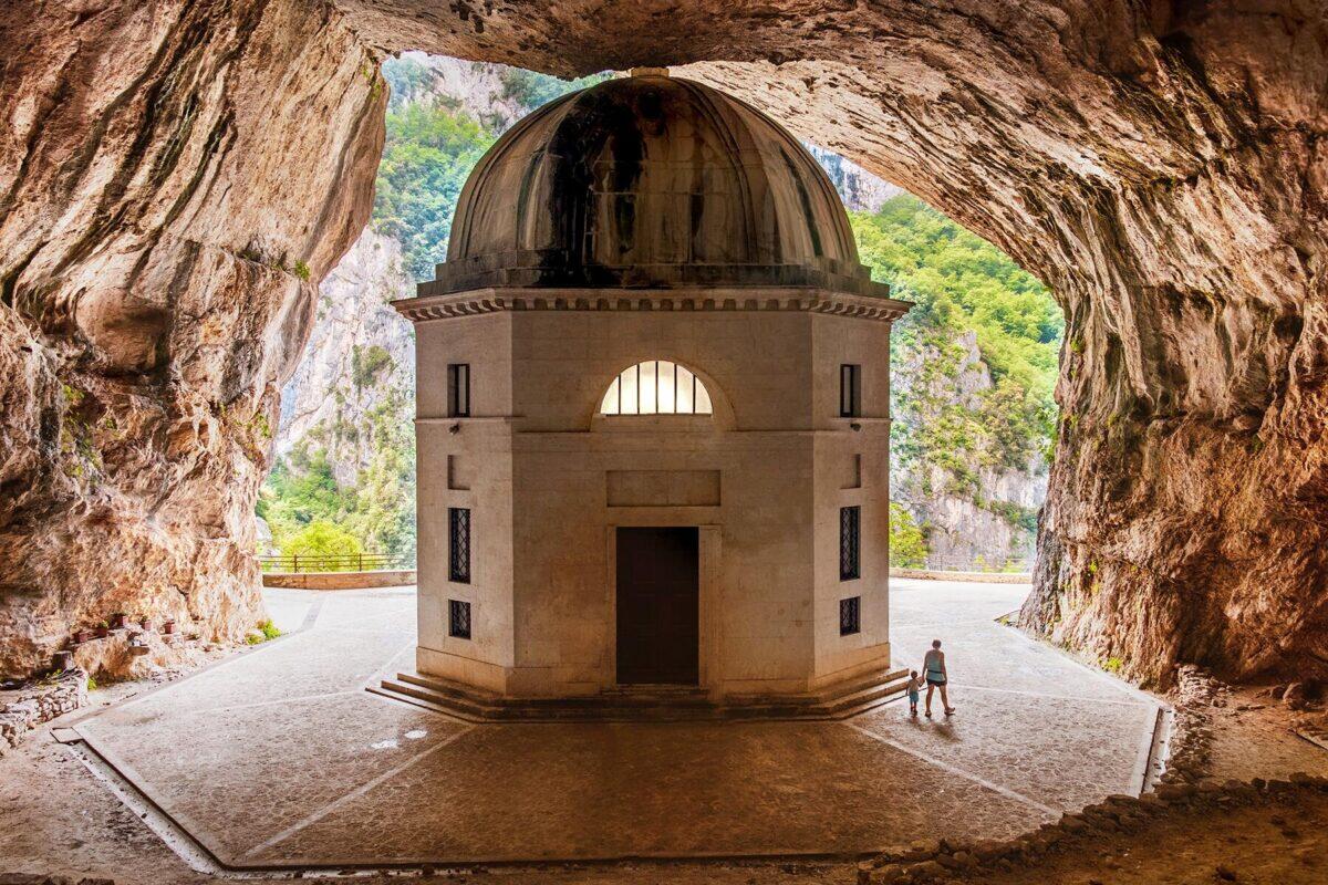 The 10 Most Amazing Churches Around the World