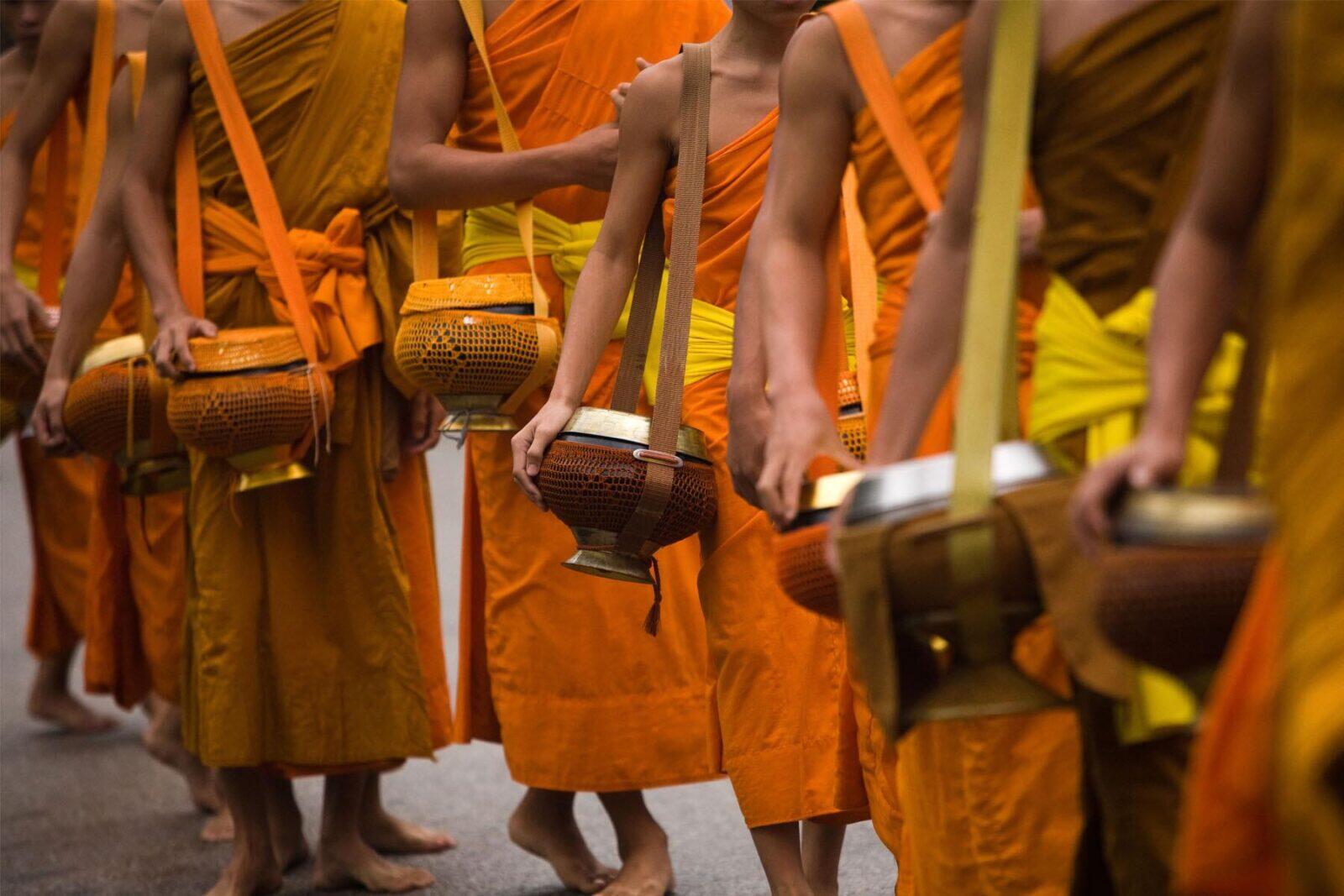 Dos and Don'ts of Almsgiving During a Buddhist Tak Bat Ceremony in ...