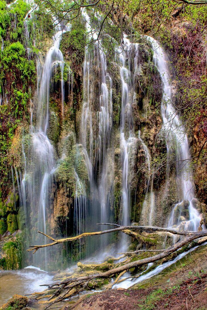 10 U.S. Waterfalls That Are Worth Hiking To