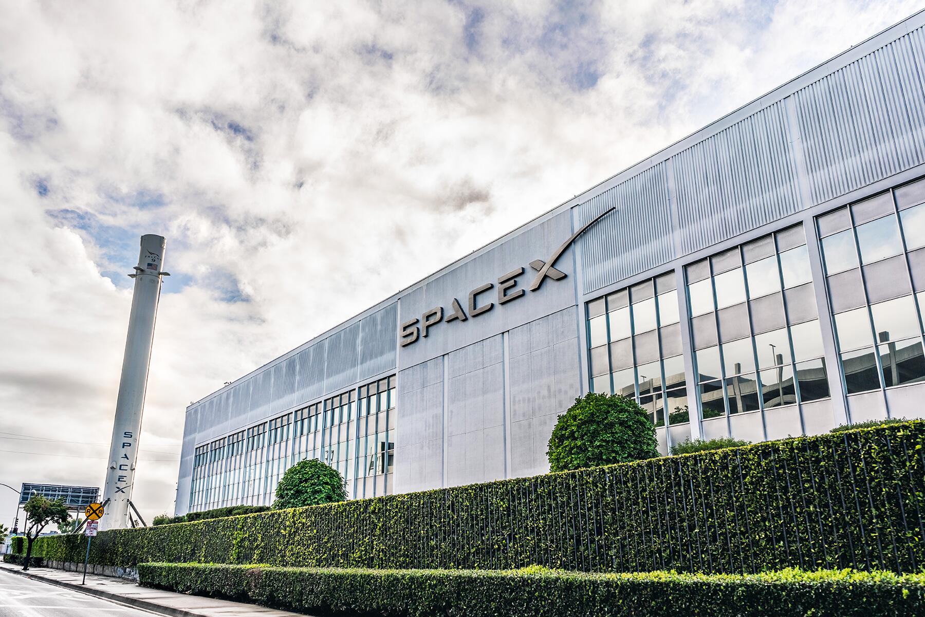6 Companies That Are Taking Tourists Into Outer Space 6-companies-that-are-taking-tourists-into-outer-space