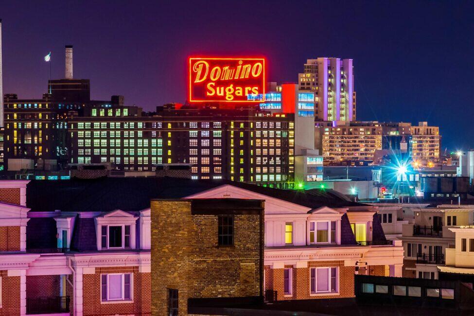 10 Iconic Neon Signs in Cities Around the World
