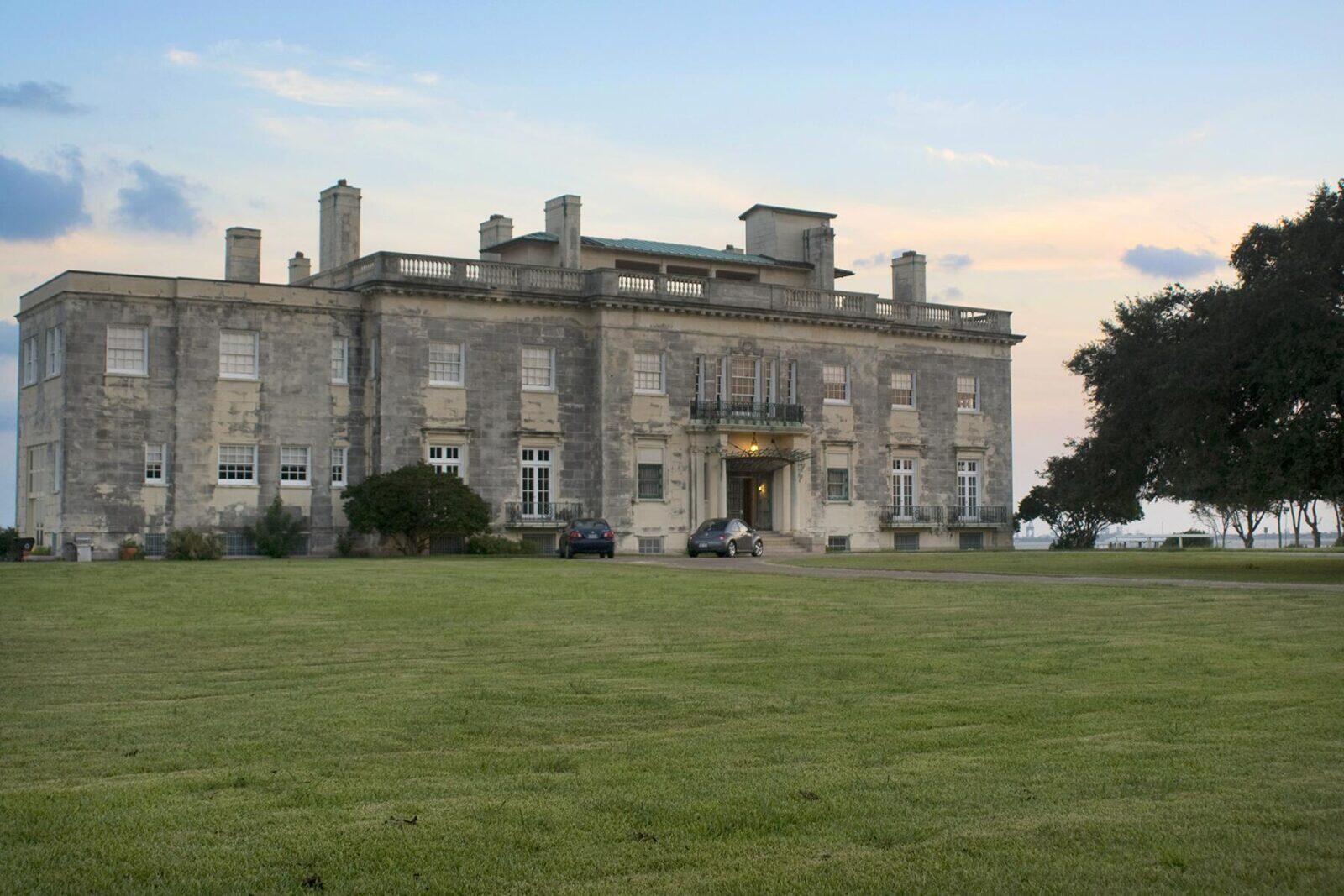 Incredible Replicas of the White House Around the World