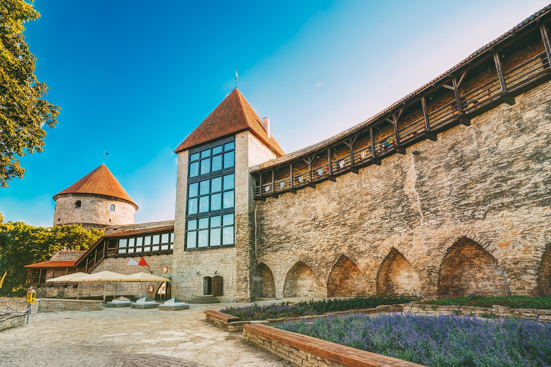 15 of the Most Remarkable Walled Cities Around the World