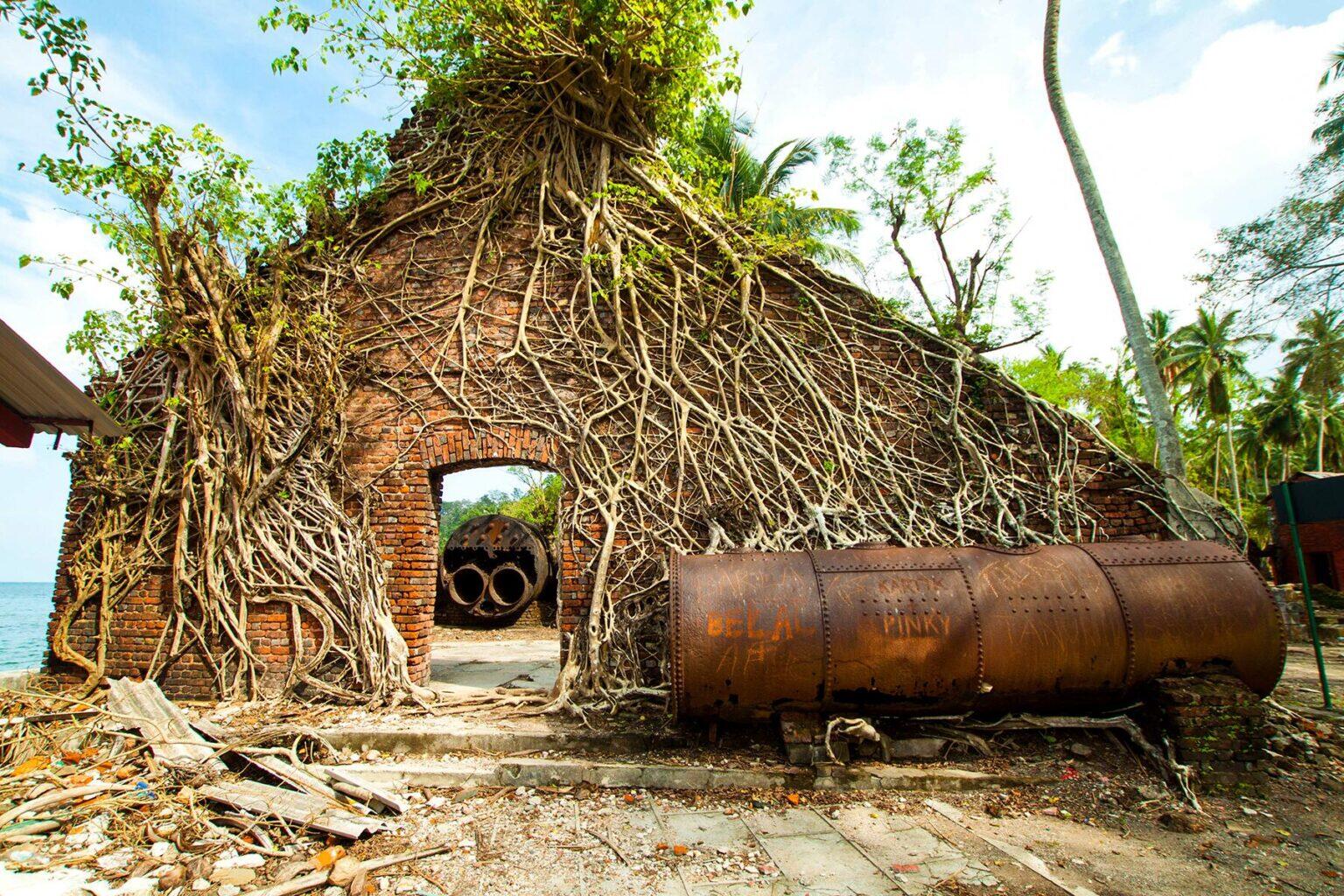 The 10 Most Fascinating Abandoned Islands in the World