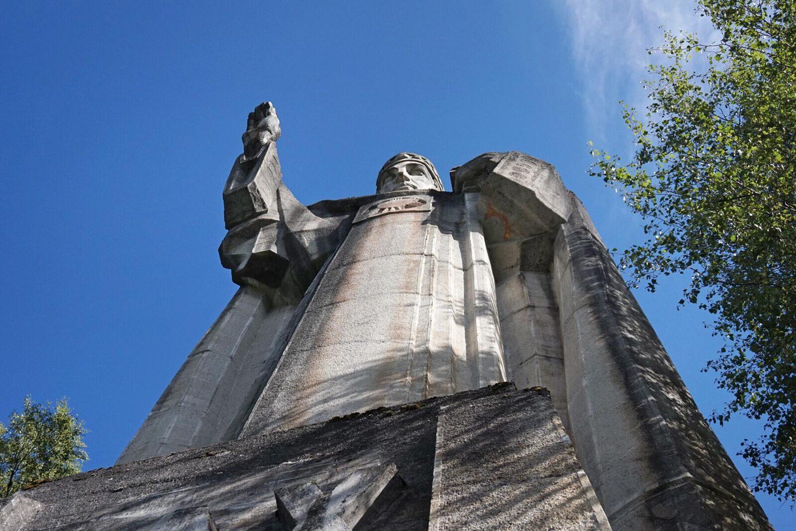 10 Incredible Christ Statues Around the World