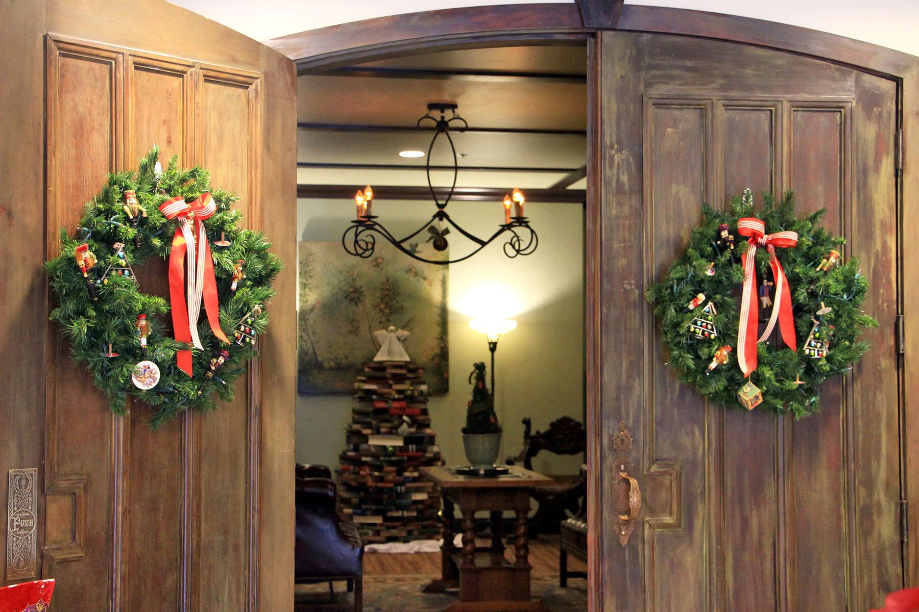 The Best Hotels in America for Christmas Decorations