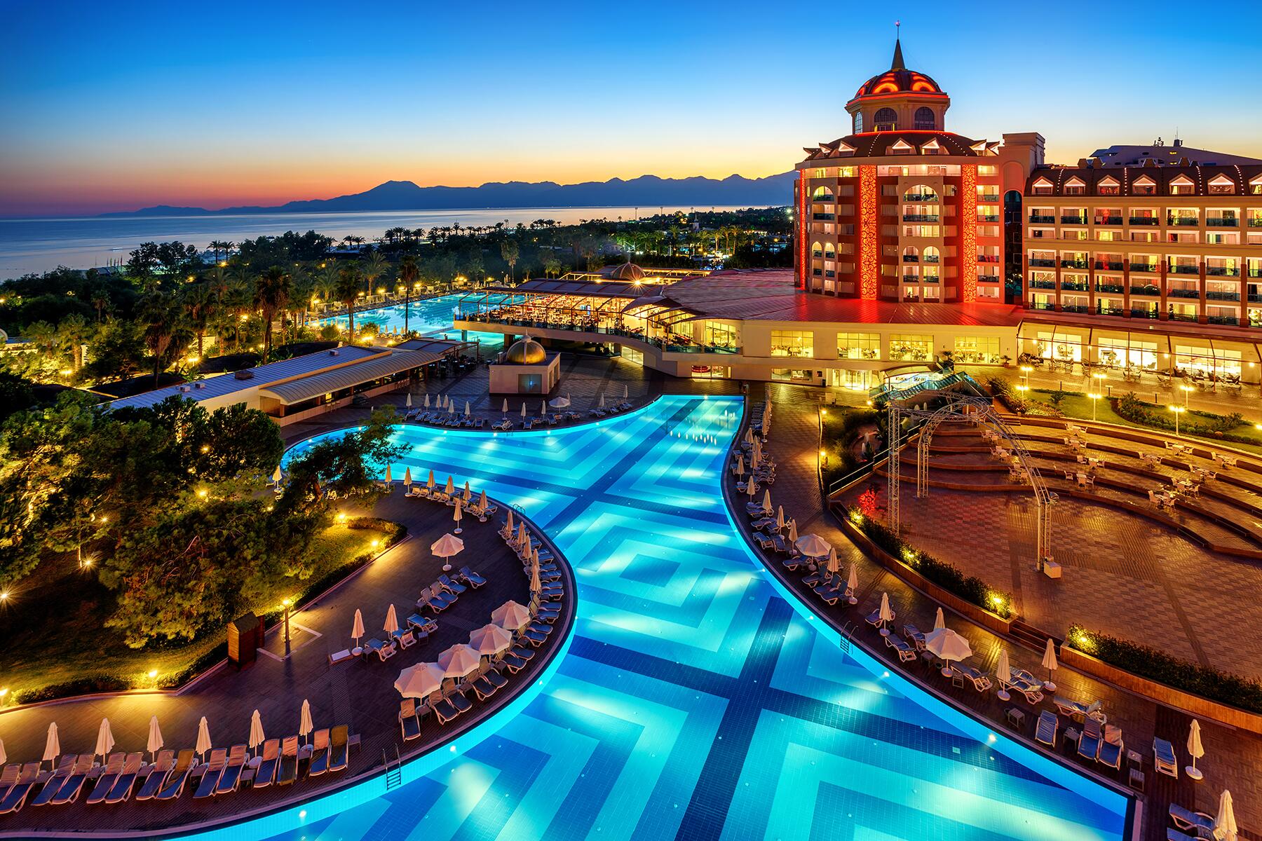 10 Sneaky Tricks for Enjoying Fancy Hotel Pools—Without Paying for Them