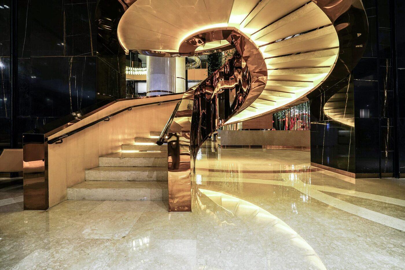 10 Sneaky Tricks for Enjoying Fancy Hotel Pools—Without Paying for Them