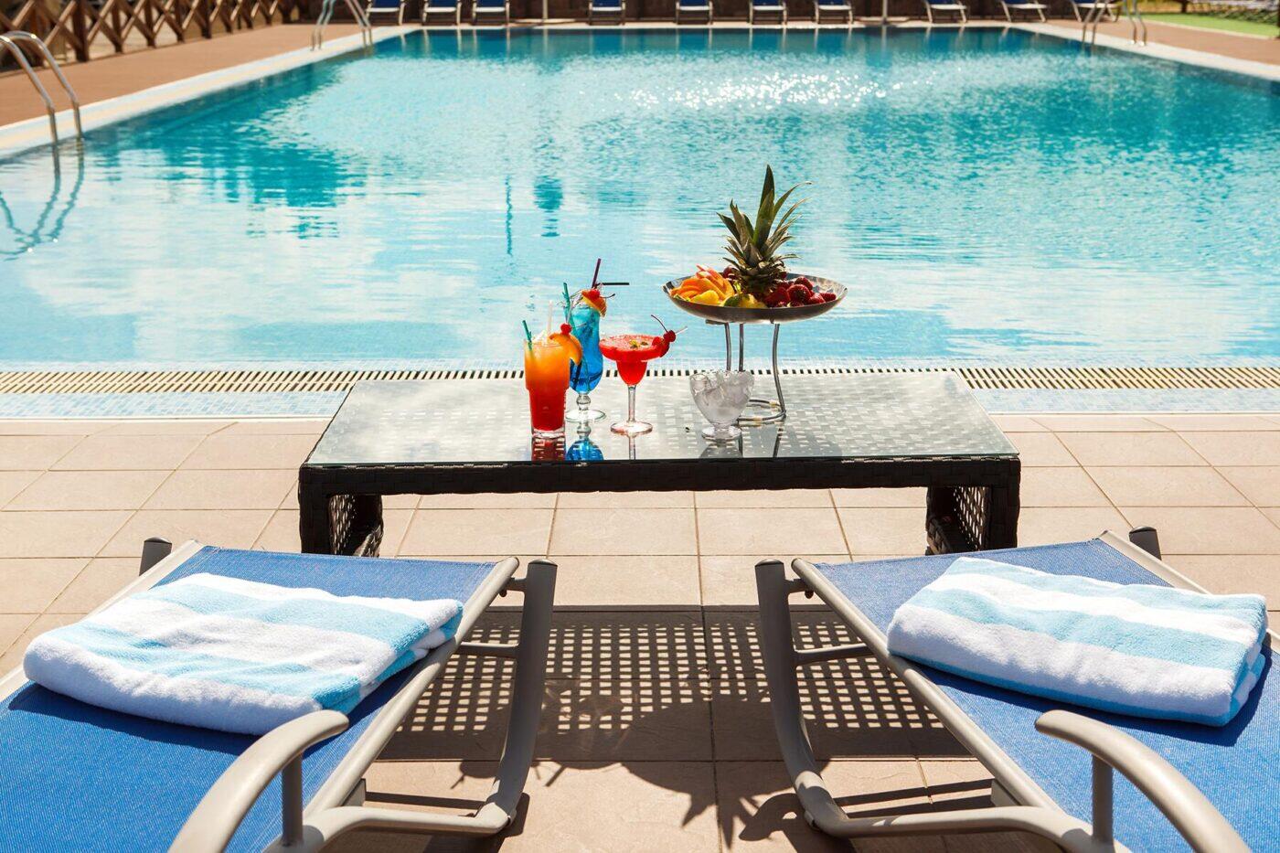 10 Sneaky Tricks for Enjoying Fancy Hotel Pools—Without Paying for Them