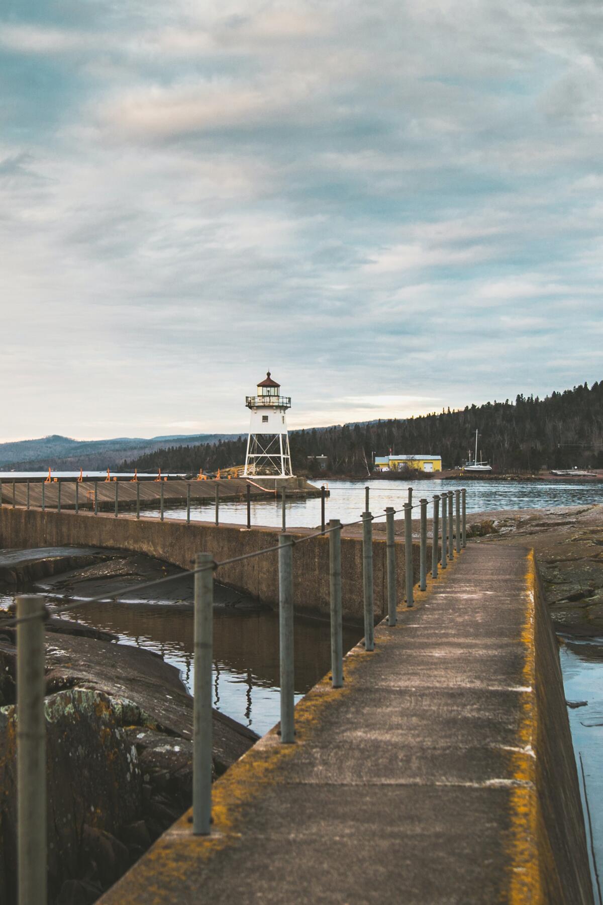 Try One of These Destinations for a Lakeside Vacation in the United States