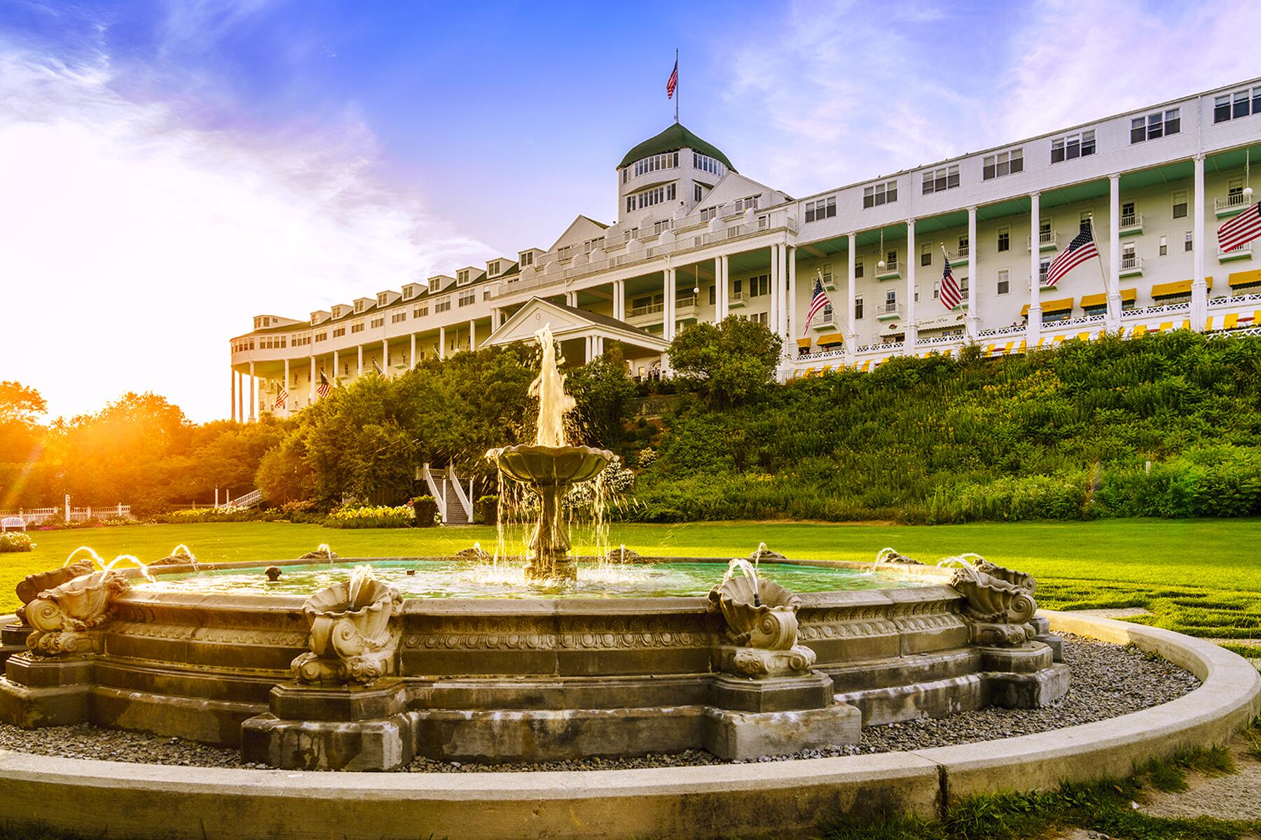 Try One of These Destinations for a Lakeside Vacation in the United States