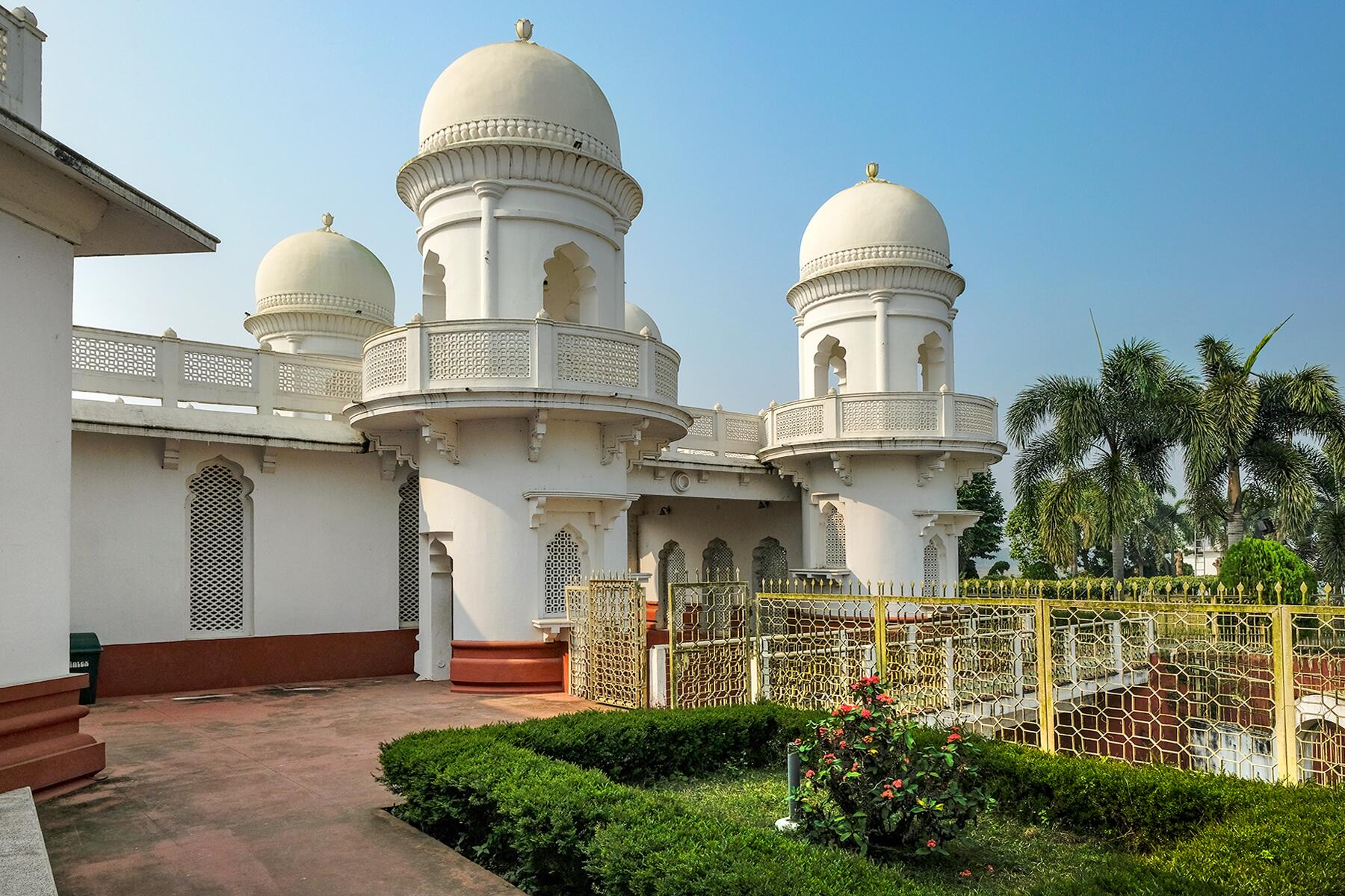 Magnificent Stone Carvings in Ujjayanta Palace, India, Have Mysterious ...