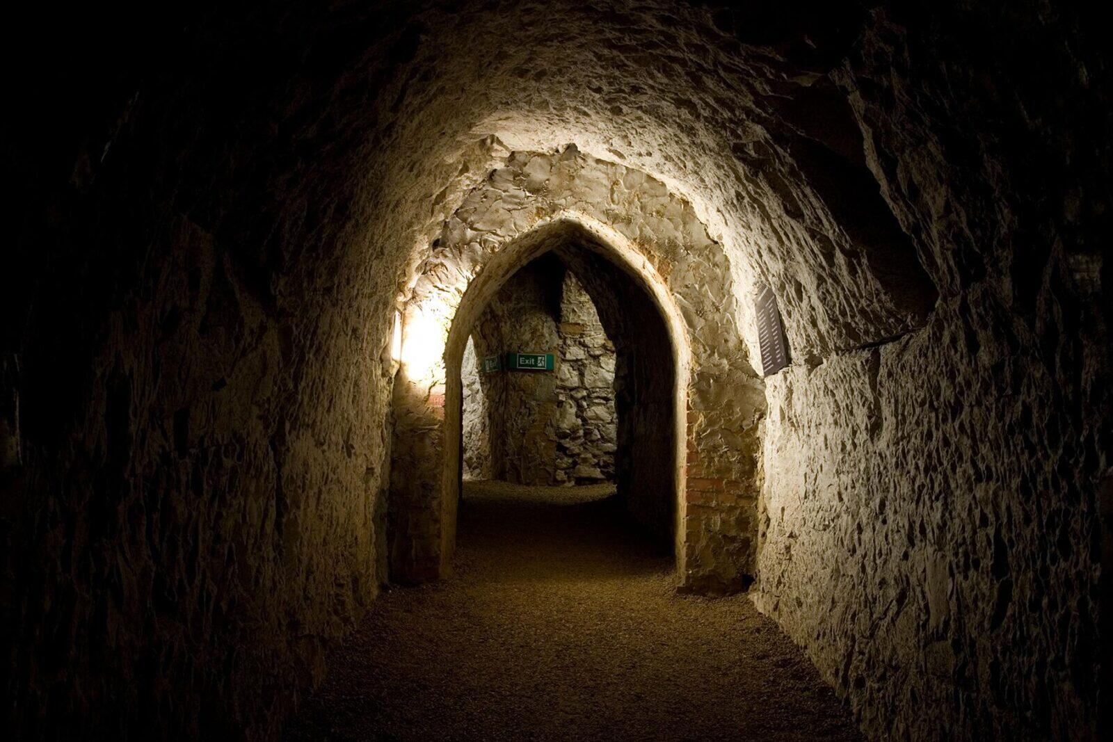 What's the Hellfire Club? The Secret Society of British Elites Who ...