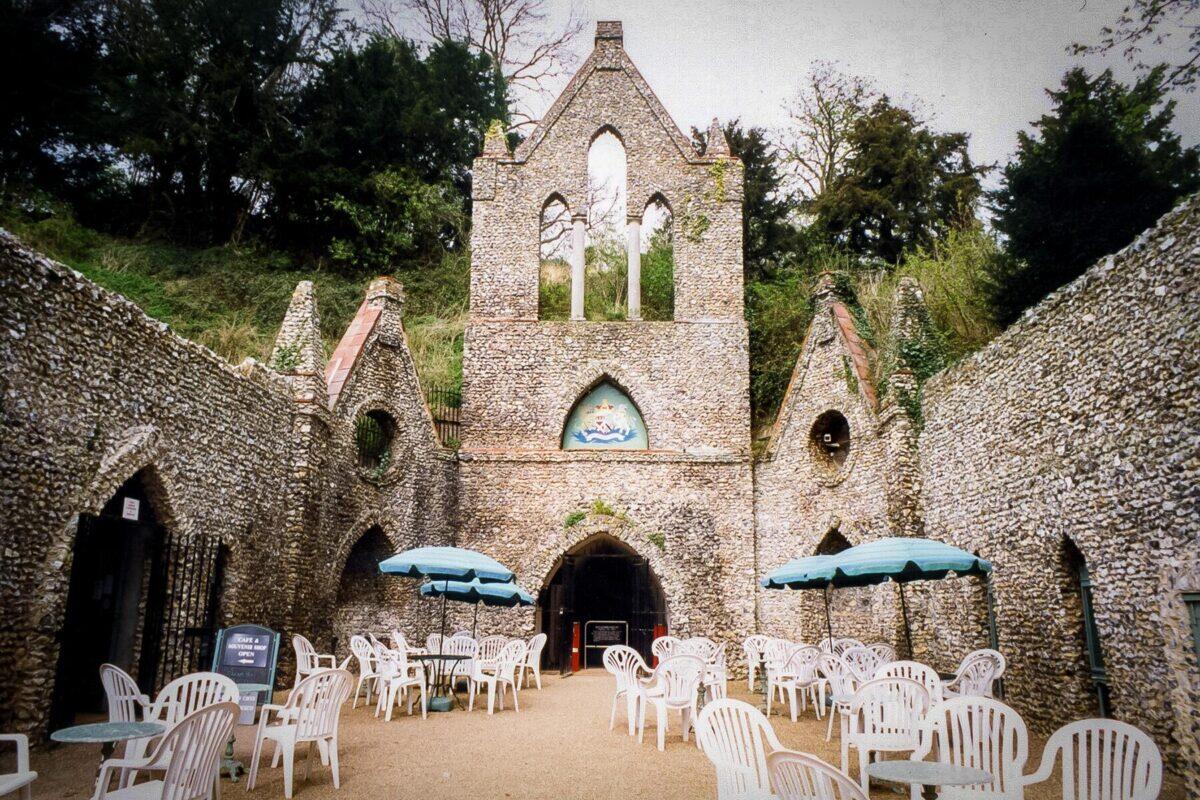 What's the Hellfire Club? The Secret Society of British Elites Who ...