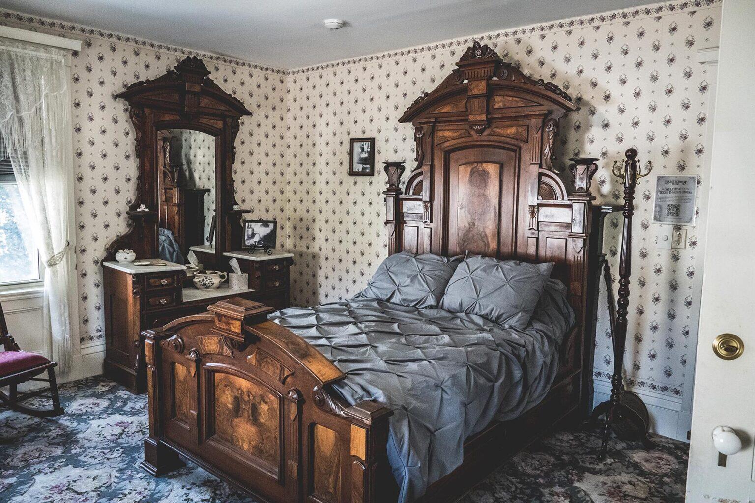 I Slept in the "Murder Room" in the Historic Lizzie Borden House—And ...