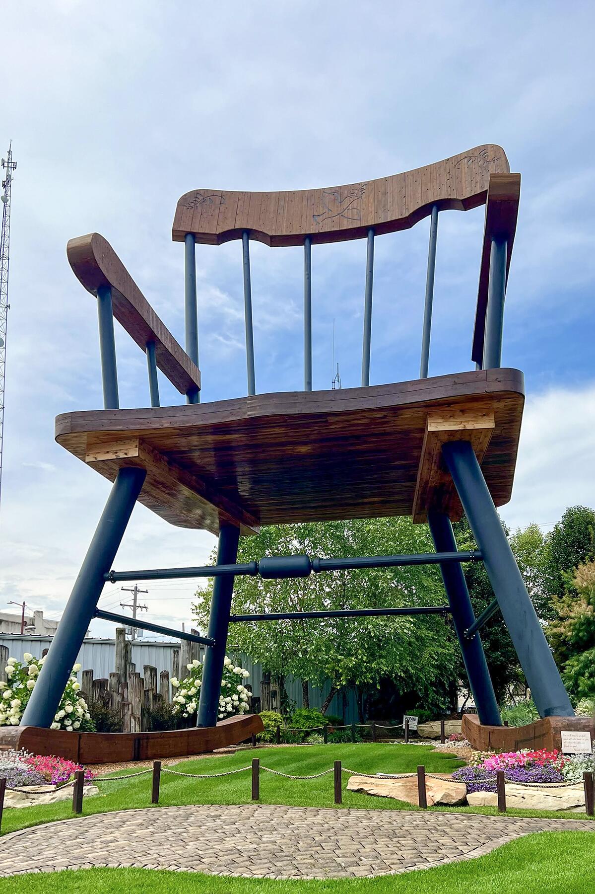 Find Some of the World's Biggest and Largest Objects and Roadside ...