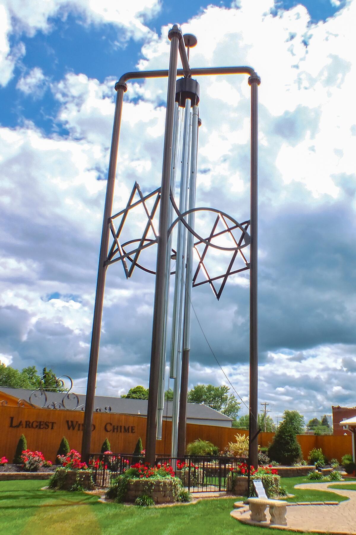 Find Some of the World's Biggest and Largest Objects and Roadside ...