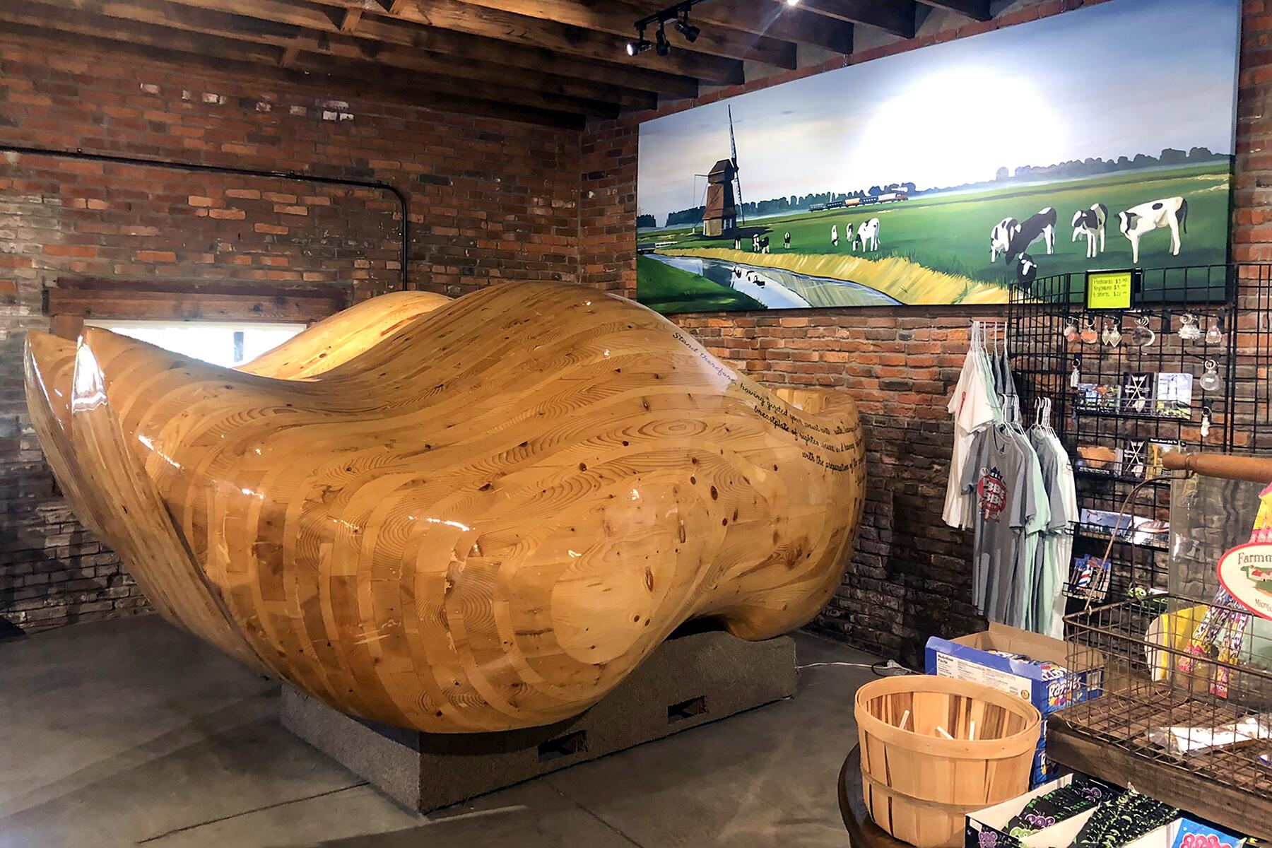 Find Some of the World's Biggest and Largest Objects and Roadside ...