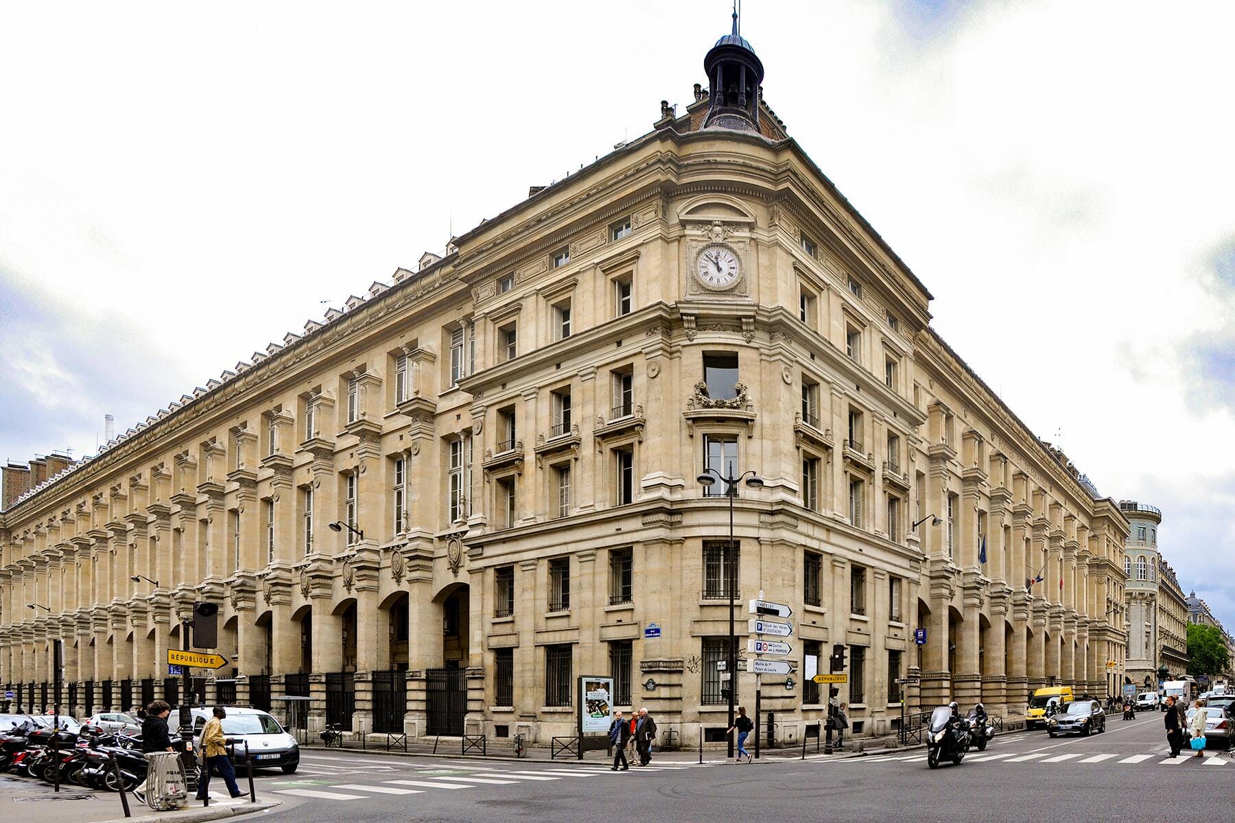 Paris' Best Stores and Hotels to See Amazing Architecture