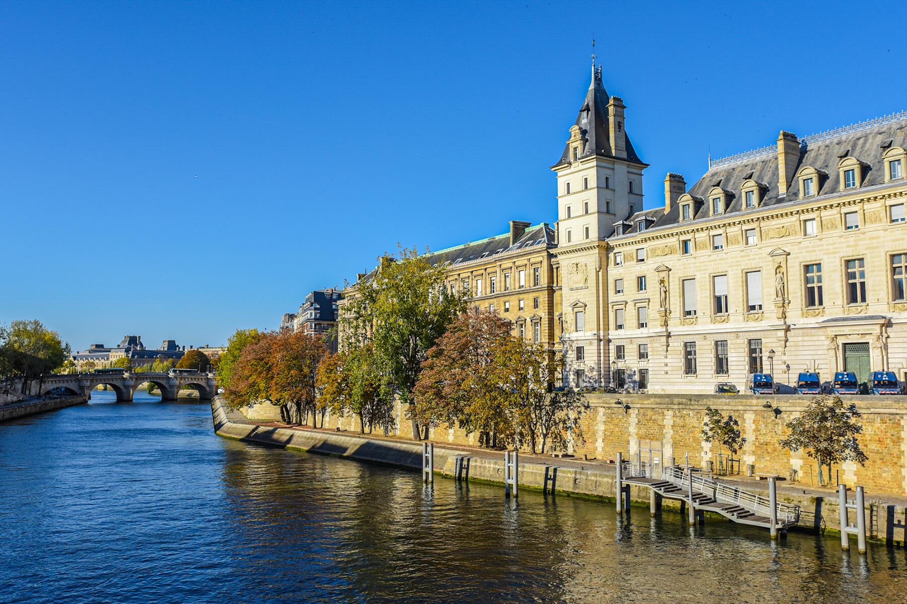 Who Is Daniel Dunglas Home, the World's First Psychic?