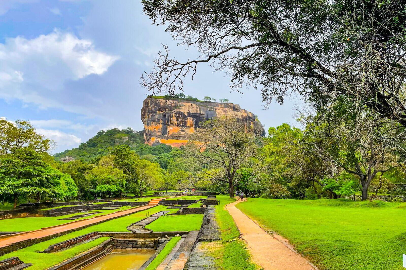 Sri Lanka’s New 186-Mile Tea Trail Weaves Through Beautiful Vistas and ...