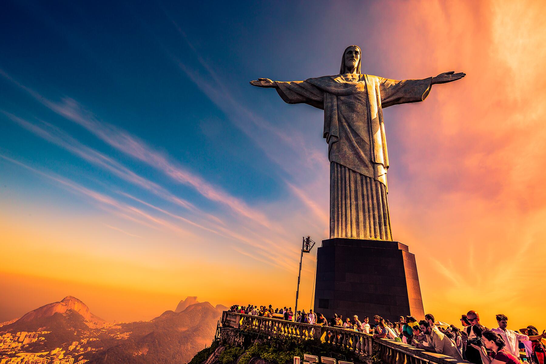 How to See the World's Most Popular Tourist Attractions Without Crowds