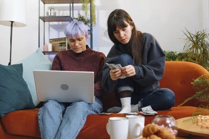 How to Split Expenses on a Group Trip