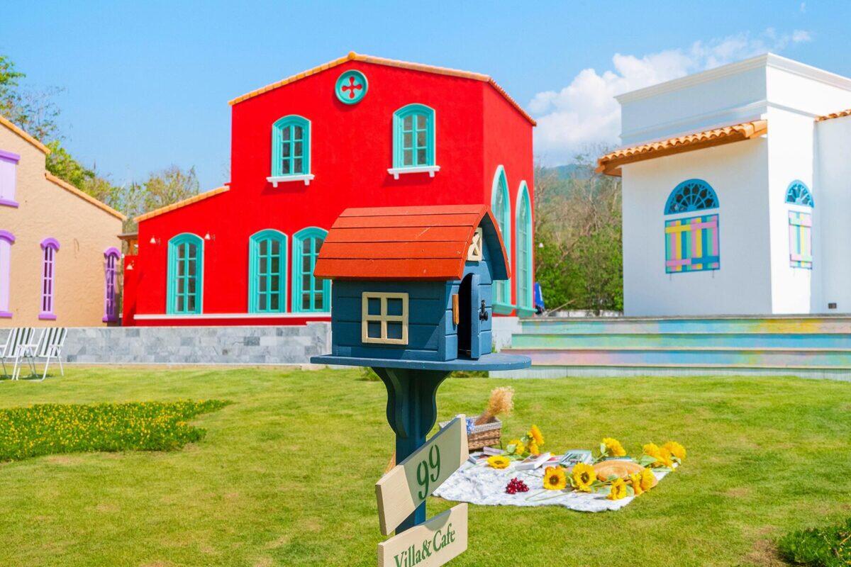 The Weirdest, Most Remote Postboxes Around the World