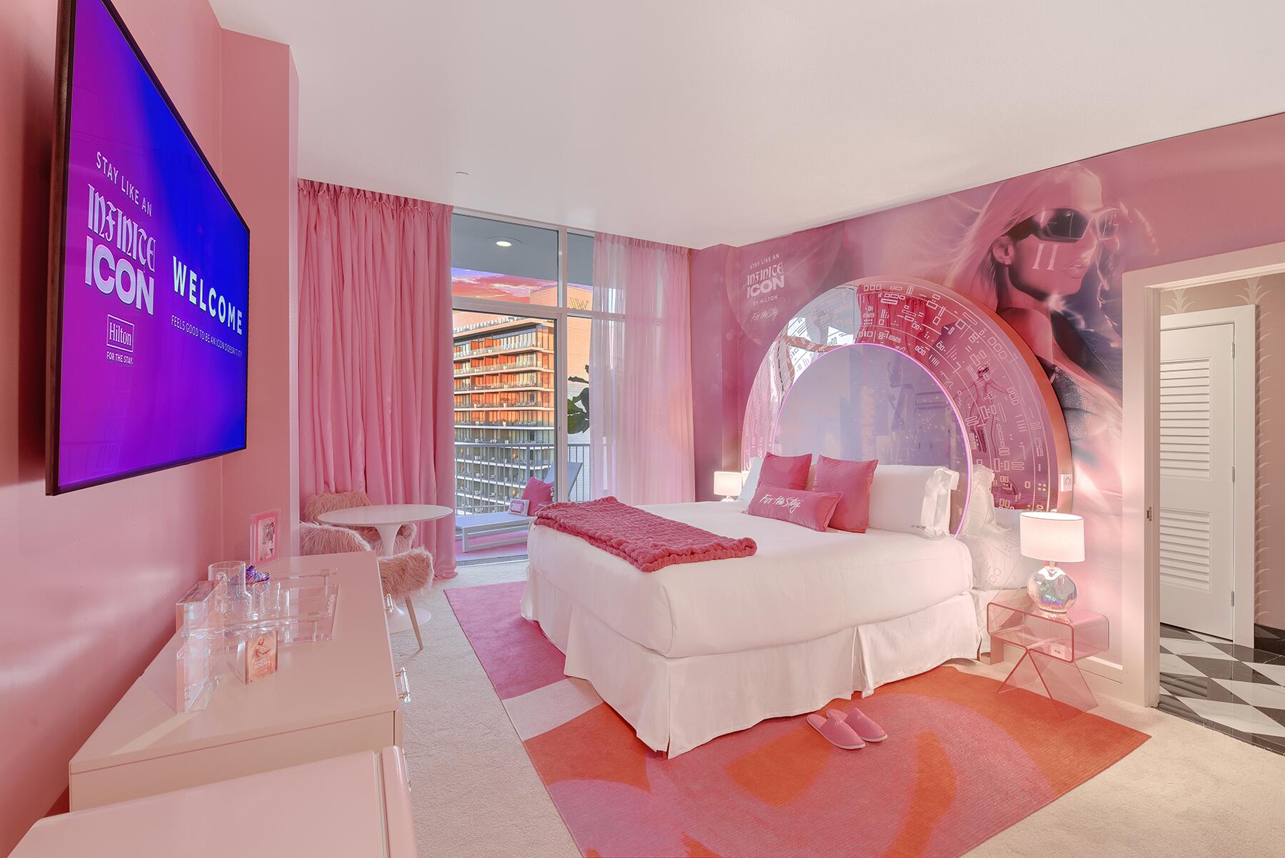 The Beverly Hilton's Paris Hilton-Themed Hotel Suite Is Completely Over ...