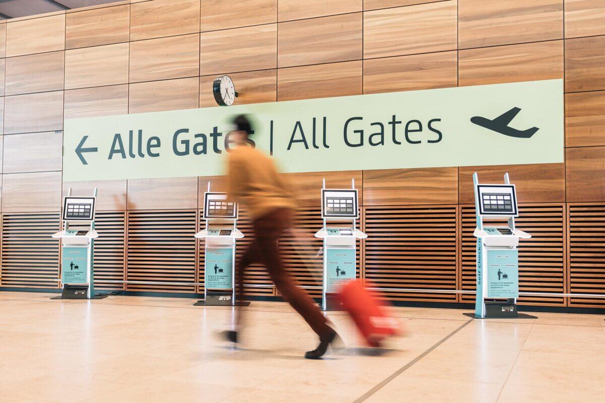 Is It Possible to Make a Flight Connection in Under 35 Minutes?