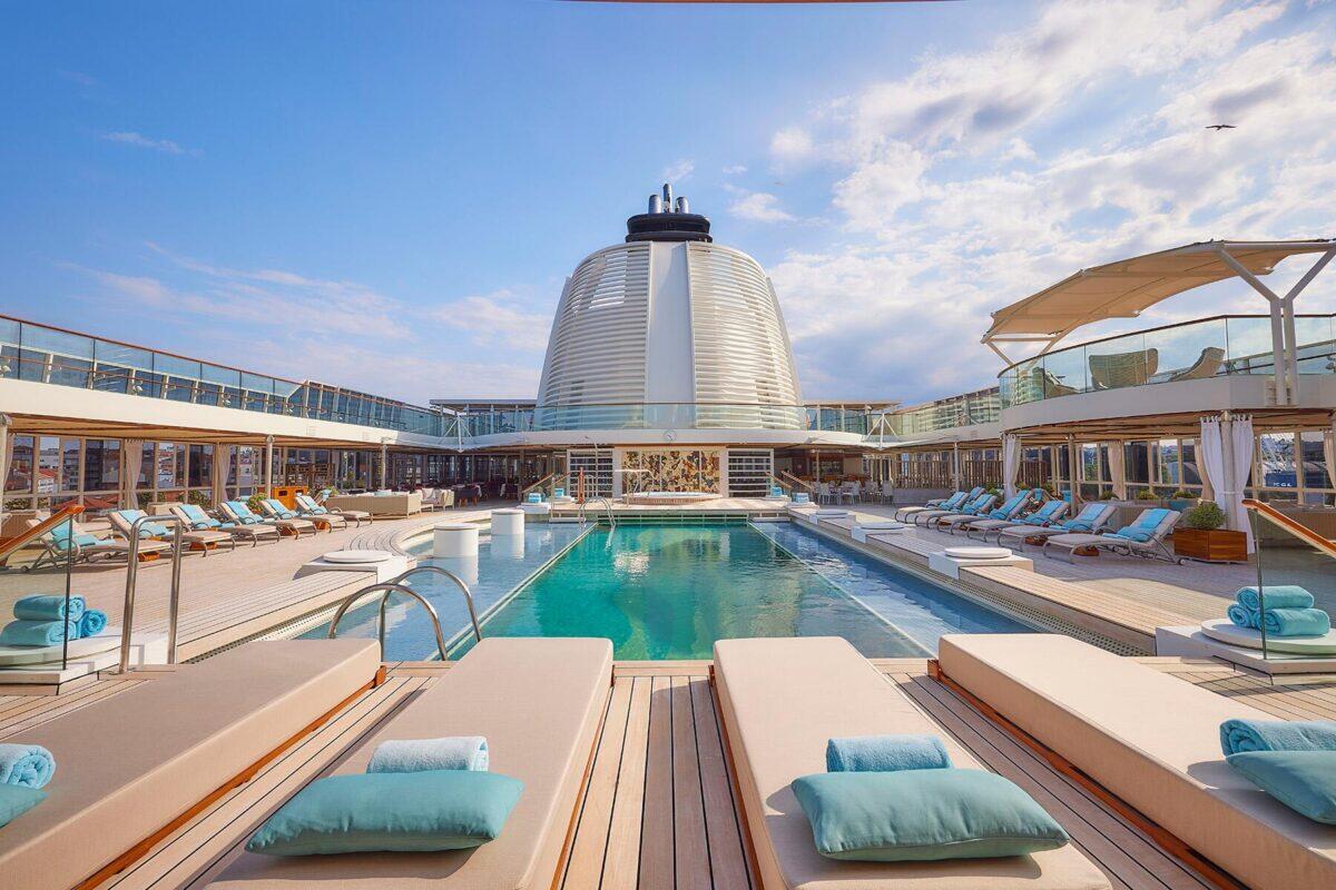 People Pay Millions to Live on The World Luxury Yacht. Here's How They ...