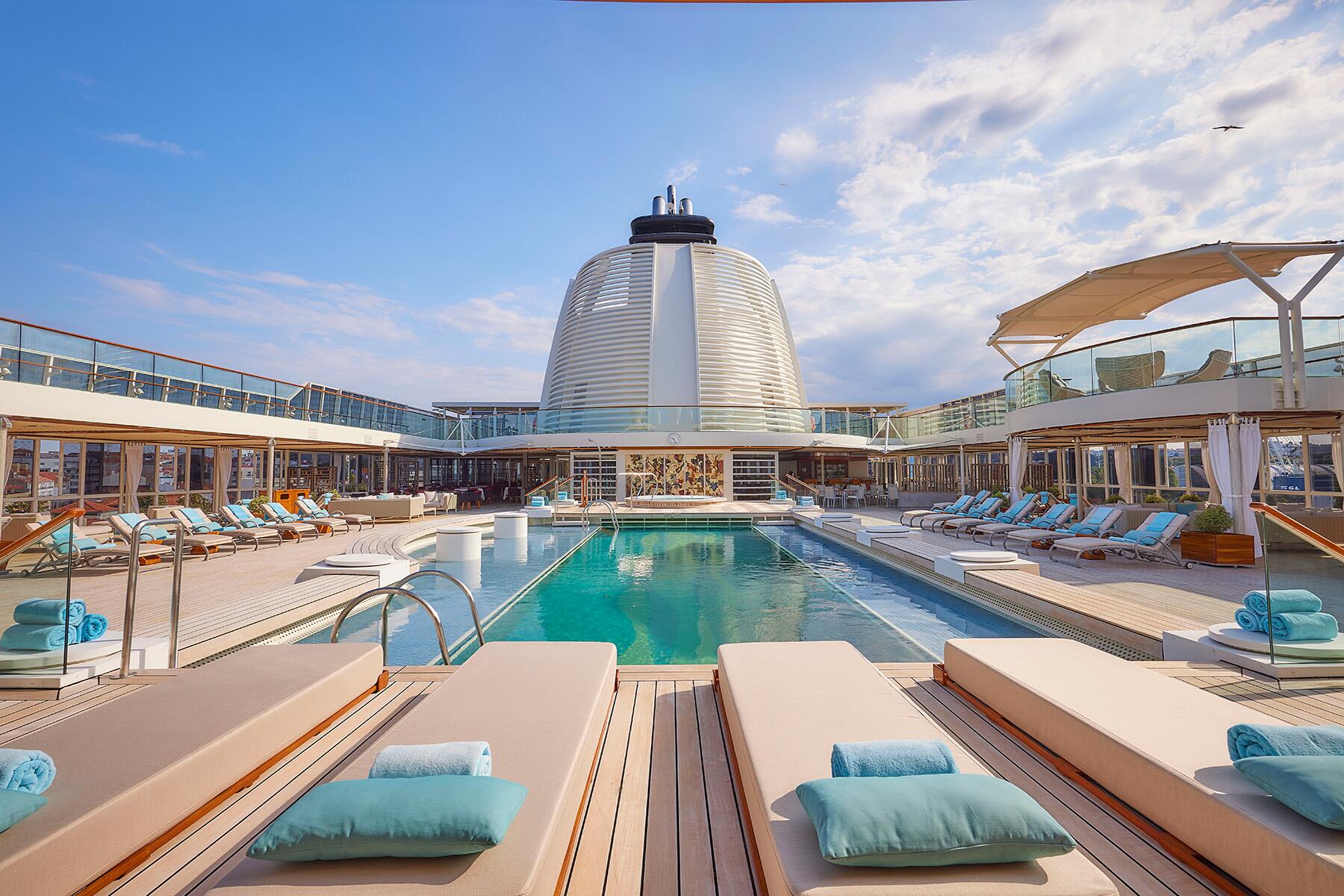 People Pay Millions to Live on The World Luxury Yacht. Here's How They ...