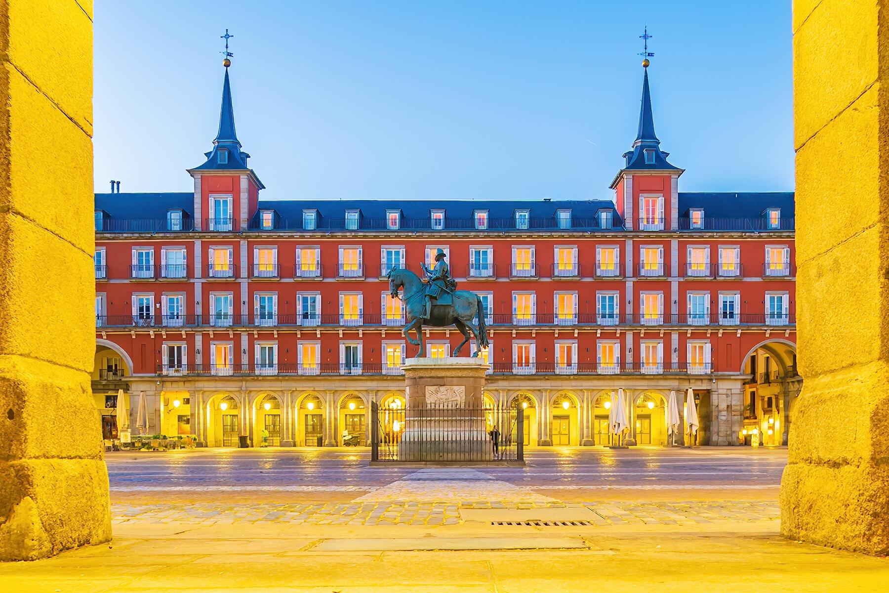 Avoid Getting Pickpocketed or Scammed in These Popular European ...